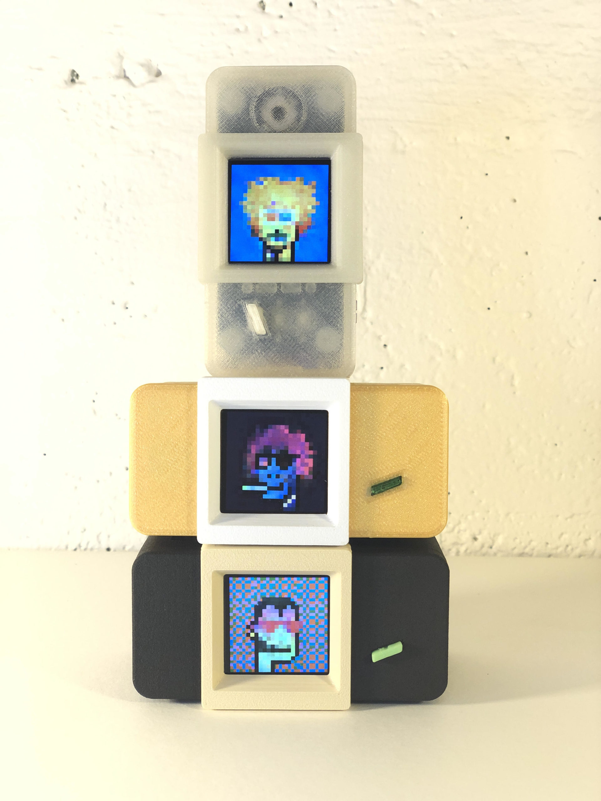 NFT displays by nftyDaze: Handheld and battery operated